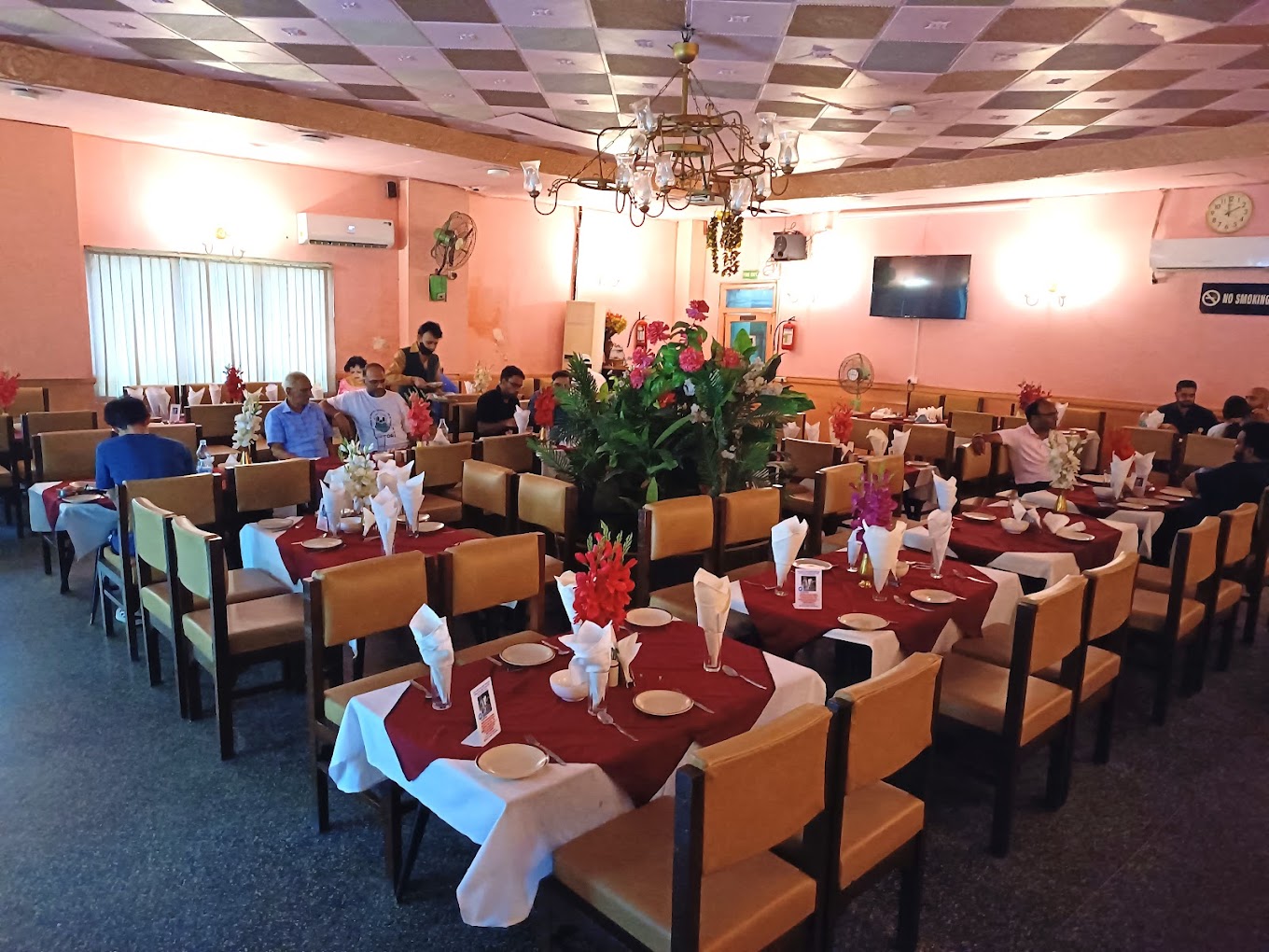 Group Friendly Restaurants in Delhi: Top Picks for Your Gathering