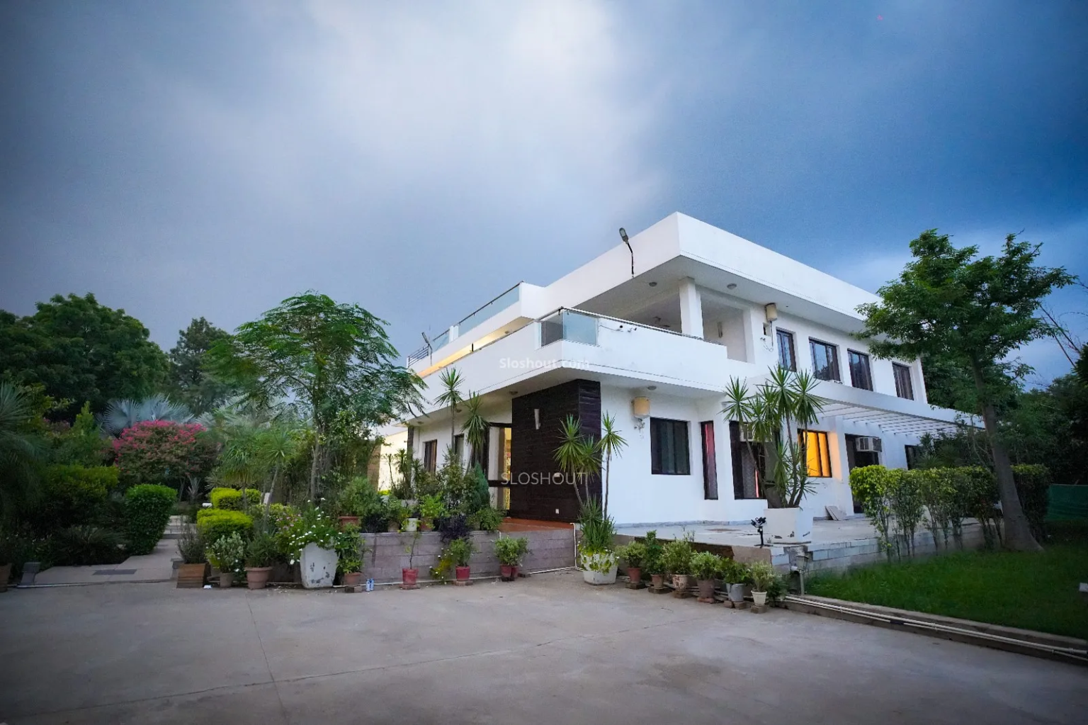 10 Luxury Villas in Gurgaon for Christmas Staycations & New Year